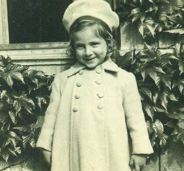 Oskar Groening trial: Loss of family I never knew - BBC News