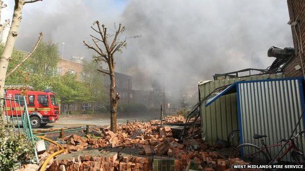 Oldbury factory fire sends smoke plume over city - BBC News