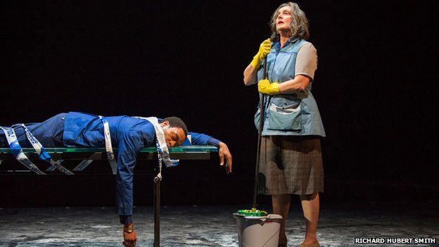 Everyman 'spectacle' opens at National Theatre - BBC News