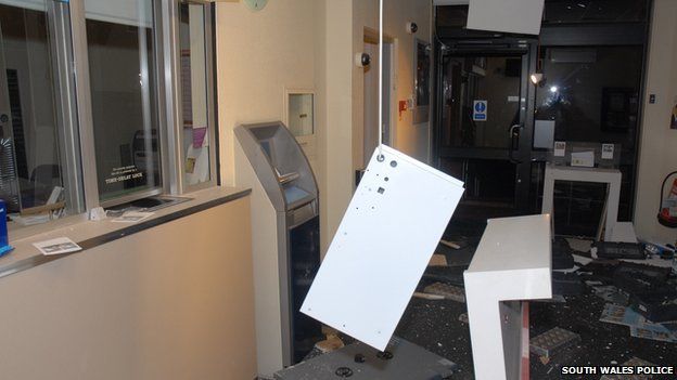 Burglars who blew up cash machines and stole £80,000 are jailed - BBC News
