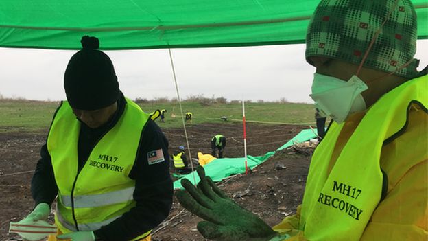 MH17 disaster: Search for remains and wreckage ends - BBC News