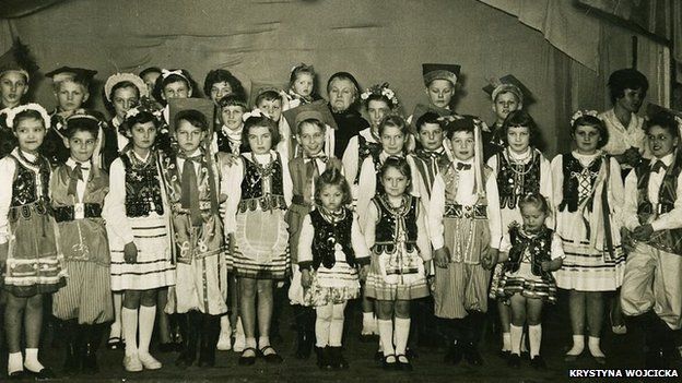 VE Day: Polish refugees remember Northumberland camp - BBC News