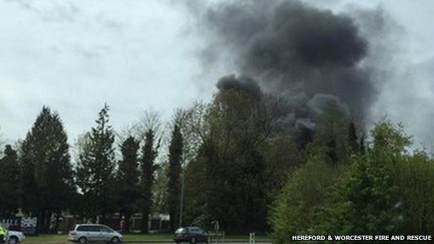 Redditch industrial estate fire tackled by crews - BBC News
