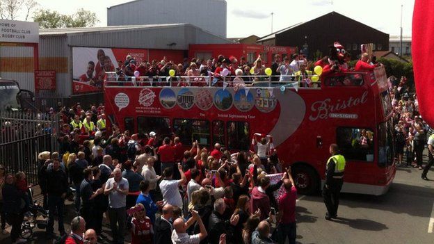 Bristol City success celebrated with open-top bus parade - BBC News