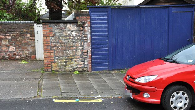 Short yellow lines in Bristol dubbed 'ludicrous' - BBC News