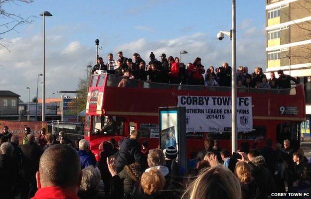 Corby Town Football Club's open-top bus parade - BBC News