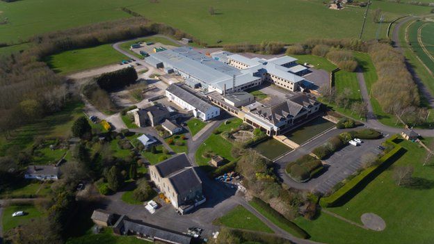 F1 team Haas creates 80 jobs at Banbury headquarters - BBC News