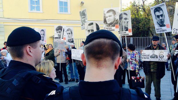 Russia's opposition defies brutal intimidation - BBC News