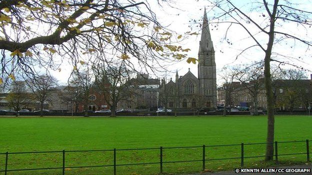 Armagh: One-way plan for historic Mall to be reviewed - BBC News
