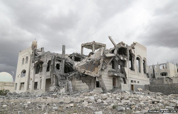 In pictures: Yemen devastation - BBC News
