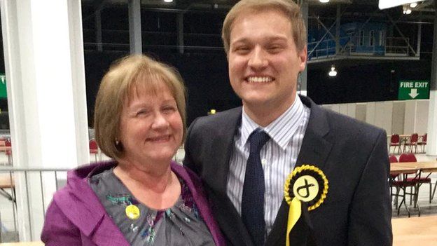 Election 2015: Alex Salmond hails roar of 'Scottish lion' - BBC News