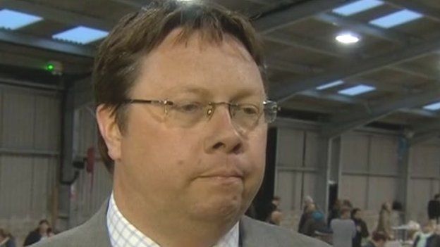 Lib Dems defeated by Conservatives in Cornwall - BBC News