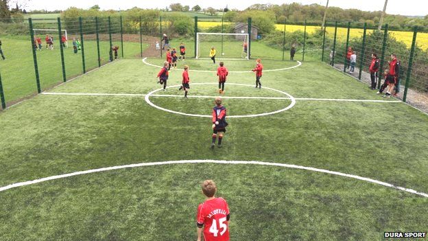 Leicestershire football team given recycled pitch - BBC News