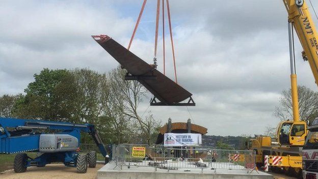 Bomber Command memorial unveiled in ceremony - BBC News