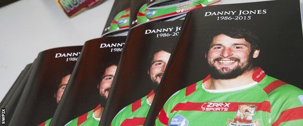 Danny Jones: Tributes paid to late stand-off at Keighley game - BBC Sport