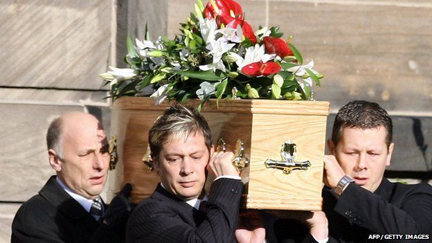 Thomas Cook apologises to parents over Corfu gas deaths - BBC News