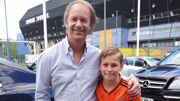 Ipswich Town owner Marcus Evans has photo with young fan - BBC News