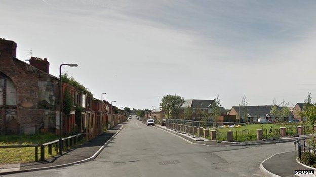 Merseyside shooting: Bootle man critically ill - BBC News