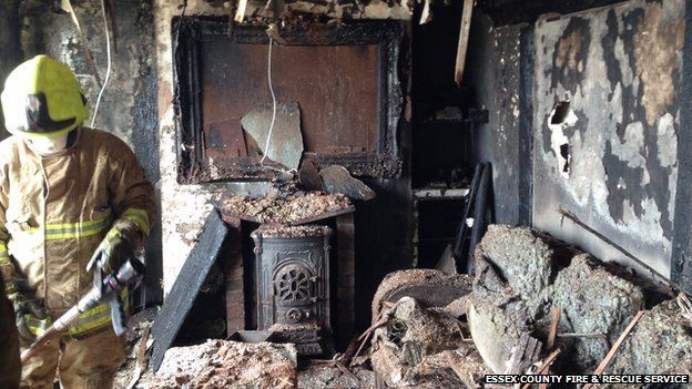 Walton flat fire sparked by sunlight on mirror - BBC News