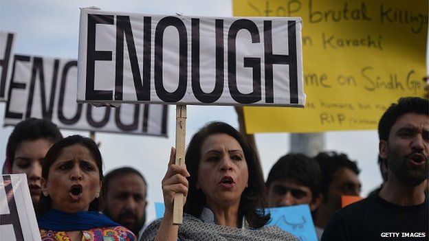 Karachi bus massacre: The survivors who drove to hospital - BBC News