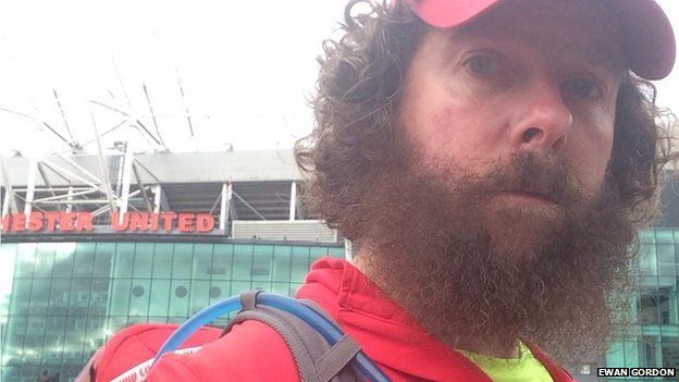 Forrest Gump runner finishes 42 back-to-back marathons - BBC News