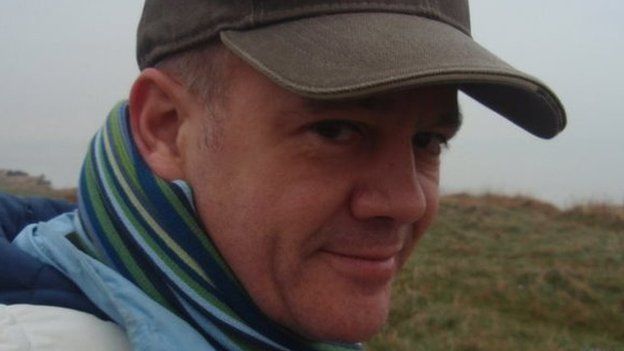 Lorry driver jailed for London cyclist Alan Neve's death - BBC News