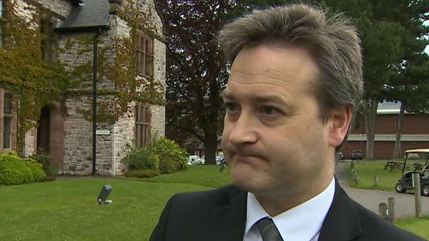 Aaron Ramsey Welsh tweet triggers confusion and ridicule - BBC News