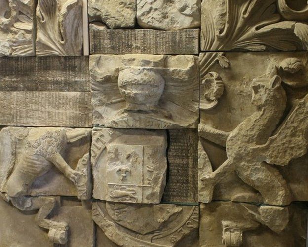 Hanwell coat of arms found in cottage walls fetches £8,000 - BBC News