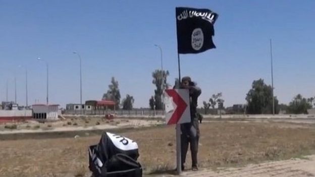 Islamic State crisis: US sends Iraq missiles for Ramadi battle - BBC News