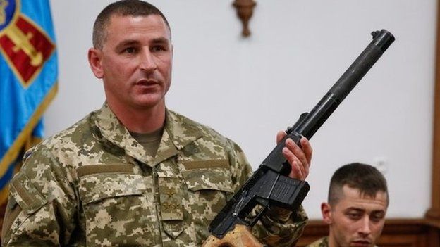 Ukraine crisis: Two 'Russian soldiers' in Kiev terror trial - BBC News