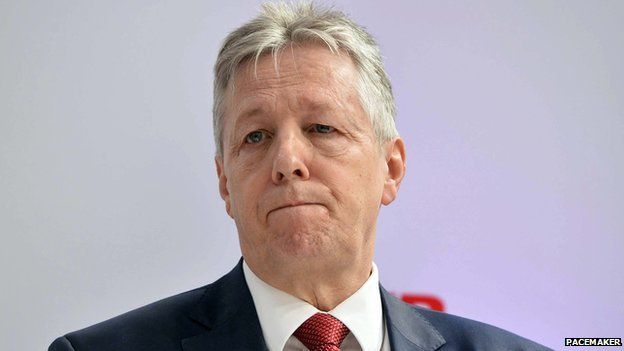Welfare reform: Peter Robinson in new assembly warning - BBC News
