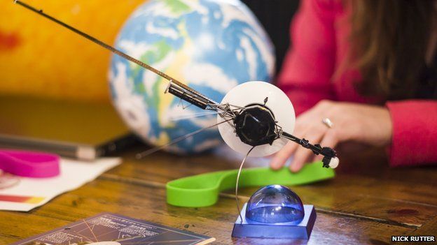 Pi and a pint of science experiments in pub project - BBC News