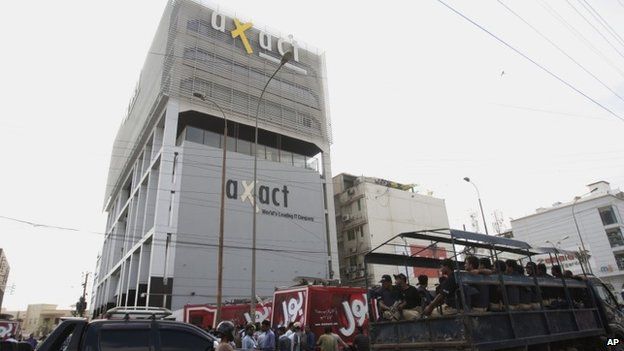 Pakistan Axact scandal: Police raid 'fake degree' firm - BBC News