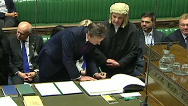 MPs gather to be sworn into Commons - BBC News