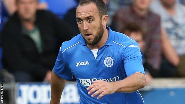 Lee Croft: Oldham agree deal for St Johnstone midfielder - BBC Sport