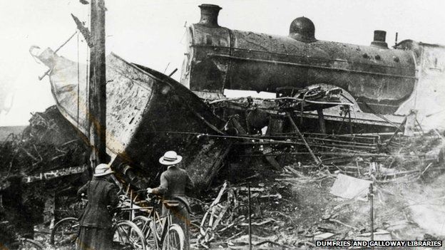 Stones laid at Carlisle for Quintinshill rail memorial - BBC News