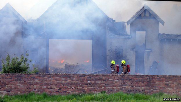 Large fire at barn in East Lothian - BBC News