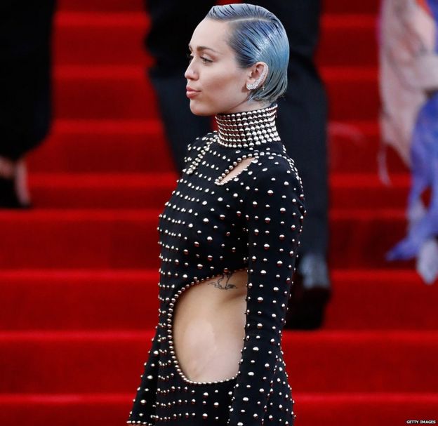 Miley Cyrus thief gets two years in jail - BBC News