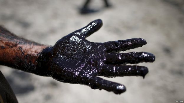 California investigates nine-mile oil slick - BBC News