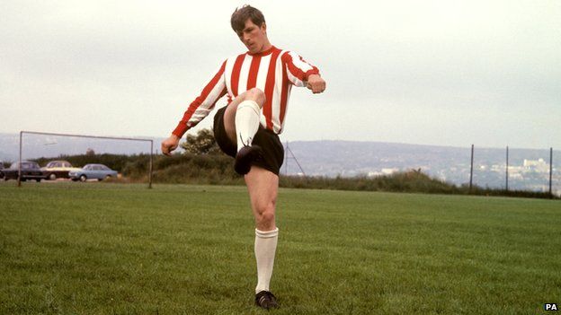Ex-Sheffield United winger Alan Woodward dies - BBC News