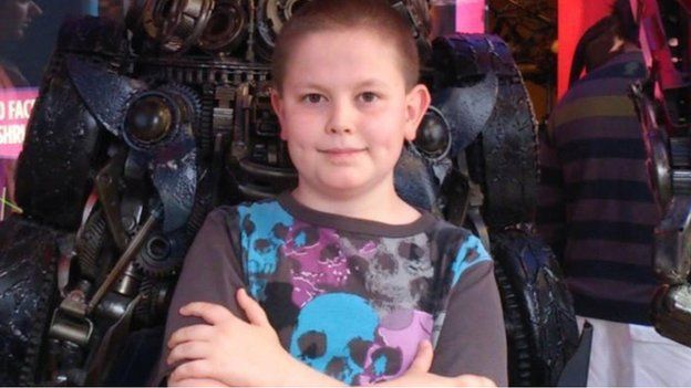 Isle of Man school pays tribute to 'confident' student - BBC News