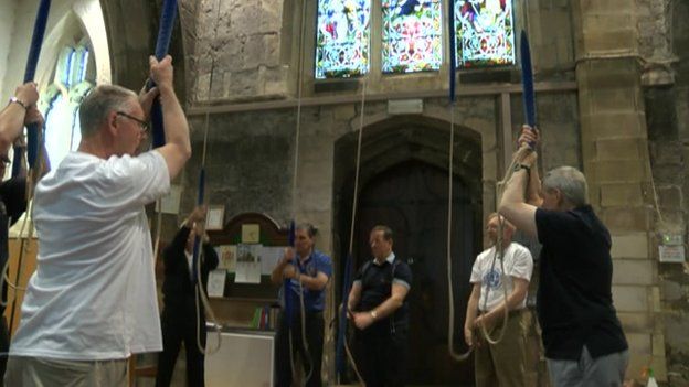 Around 200 bell ringers descend on churches in Beverley - BBC News