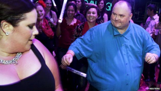 'Dancing Man' Sean O'Brien parties in Los Angeles - BBC News