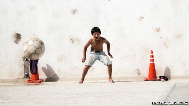 In pictures: Shoot ball, not guns - BBC News