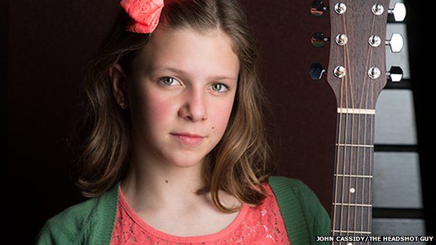 Lewis schoolgirl Rosie Sullivan wins UK song award - BBC News