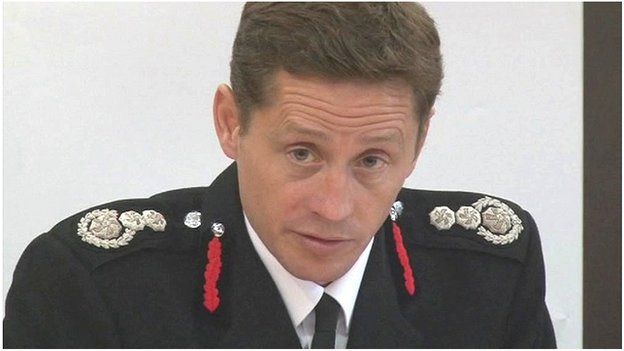Devon and Somerset fire chief Lee Howell 6% pay rise concern - BBC News