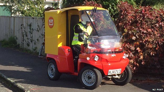 New Zealand Post rolls out electric trikes - BBC News