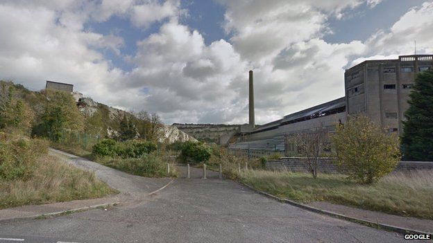 Eco-holiday plan for Shoreham cement works - BBC News