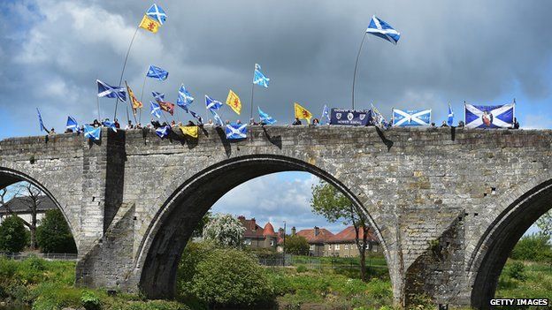 'Guardians of Scotland' honoured at Stirling Bridge - BBC News
