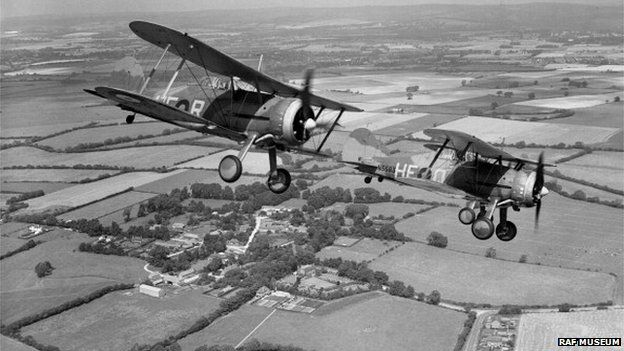 Disbanded squadron at RAF Cosford in Shropshire to re-form - BBC News